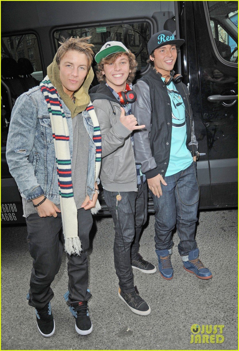 Emblem3: Kisses From Fans! | Photo 547338 - Photo Gallery | Just Jared Jr.