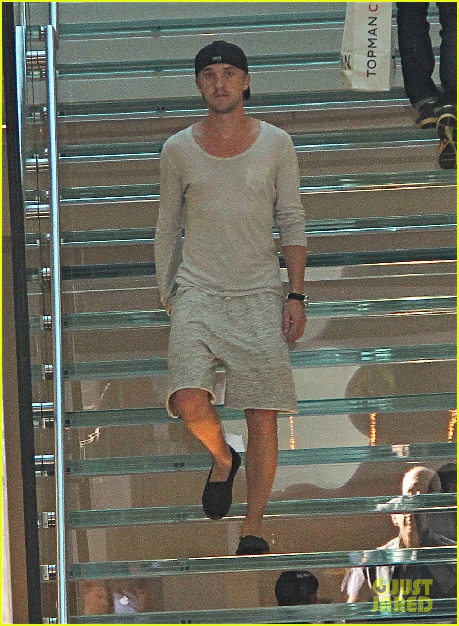 Tom Felton & Jade Olivia: Dog Walking Duo | Photo 547292 - Photo ...