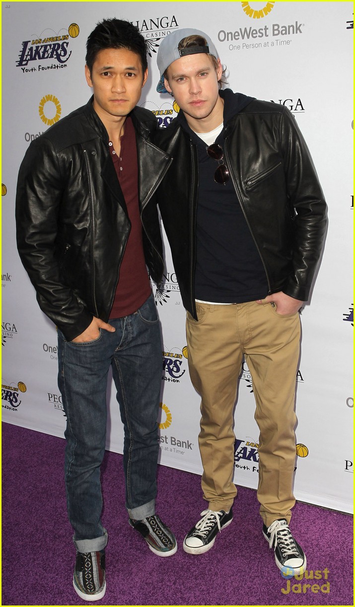 Sarah Hyland & Derek Hough: Lakers Casino Night Benefit | Photo 544189 ...