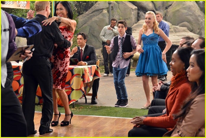 Peyton List & Cameron Boyce: Salsa Dance on 'Jessie'! | Photo 543615 ...