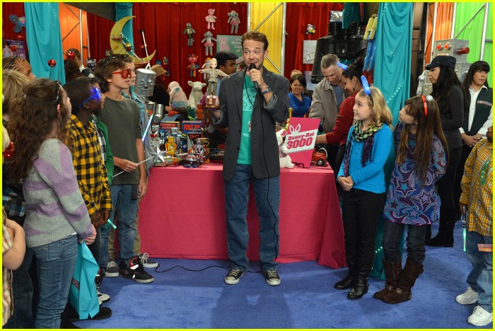 Peyton List & Cameron Boyce: Salsa Dance on 'Jessie'! | Photo 543616 ...