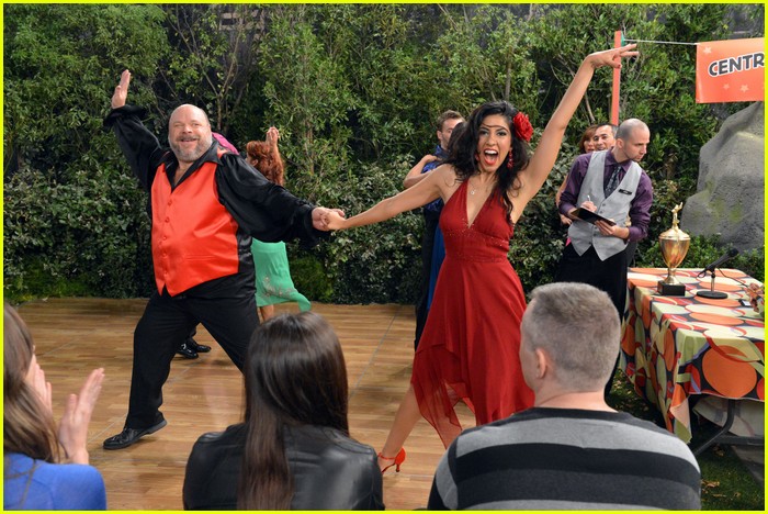 Peyton List & Cameron Boyce: Salsa Dance on 'Jessie'! | Photo 543618 ...