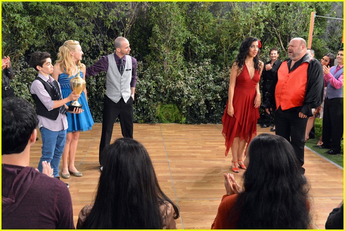 Peyton List & Cameron Boyce: Salsa Dance on 'Jessie'! | Photo 543620 ...