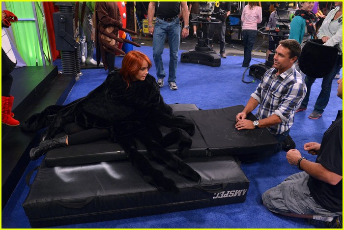 Peyton List & Cameron Boyce: Salsa Dance on 'Jessie'! | Photo 543621 ...