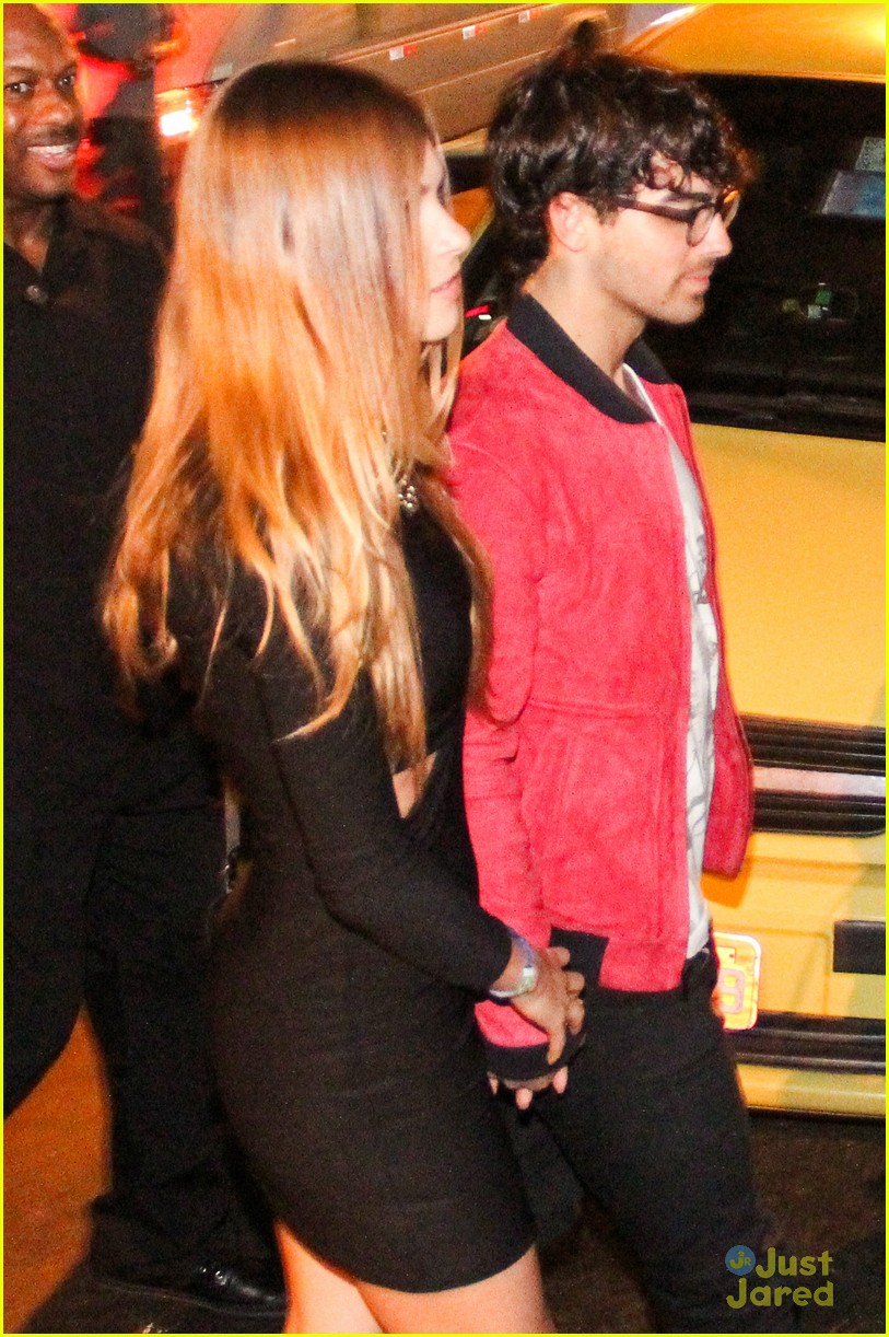 Nick, Joe & Kevin Jonas Meet Fans After Rio Concert | Photo 544801 ...