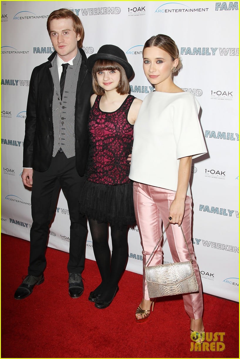 Full Sized Photo of joey king family weekend premiere 10 | Joey King ...