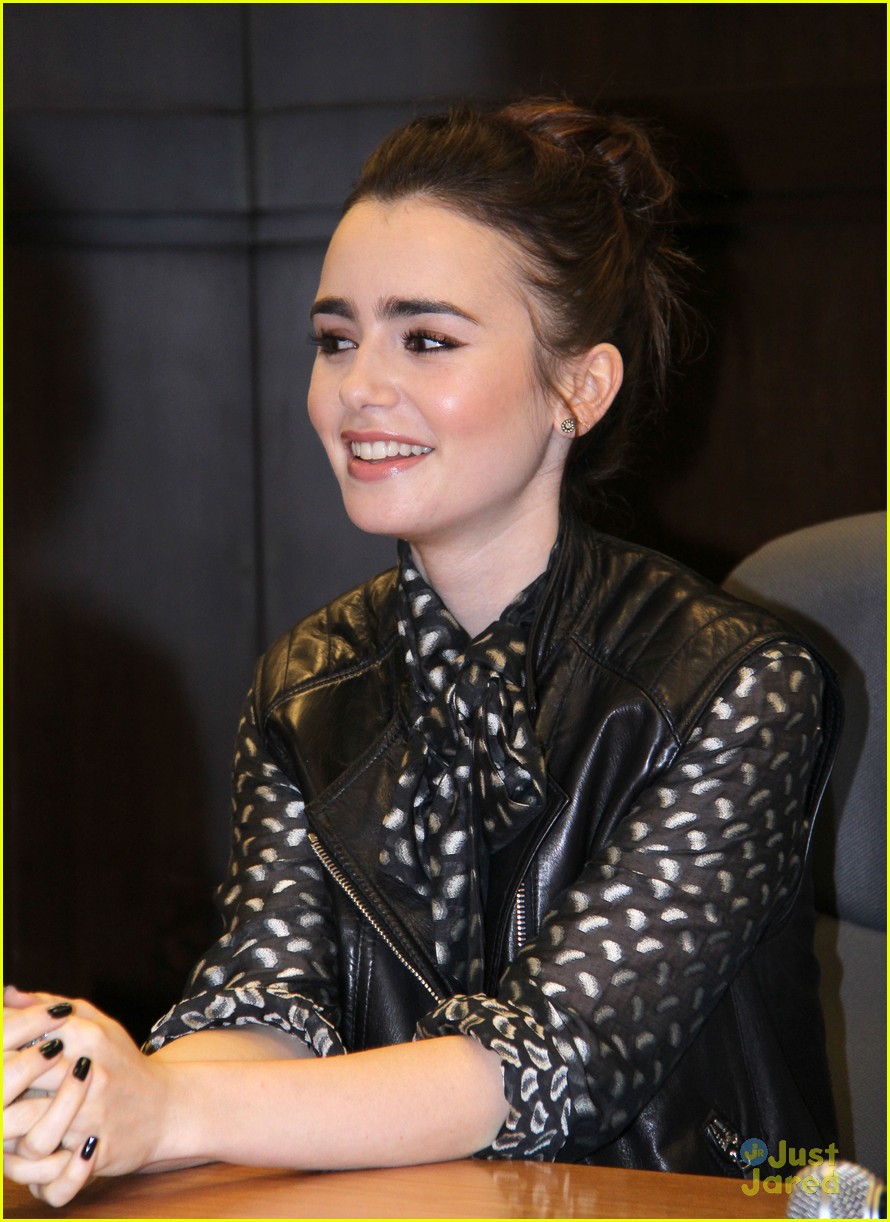 Lily Collins: Book Signing with Cassandra Clare! | Photo 547398 - Photo ...