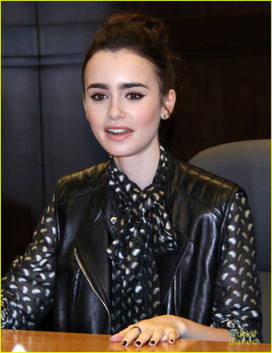 Lily Collins: Book Signing with Cassandra Clare! | Photo 547400 - Photo ...