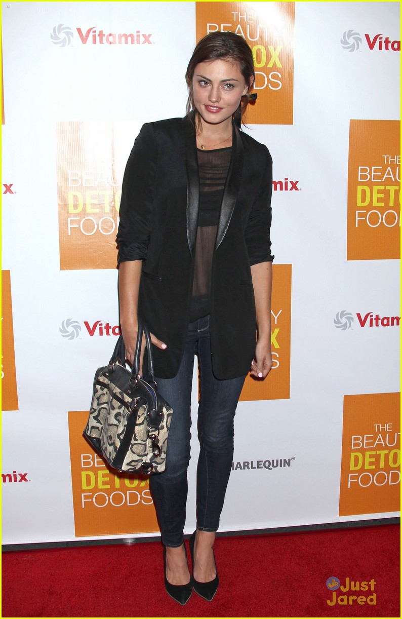 Phoebe Tonkin: 'Beauty Detox Foods' Book Launch | Photo 548525 - Photo ...