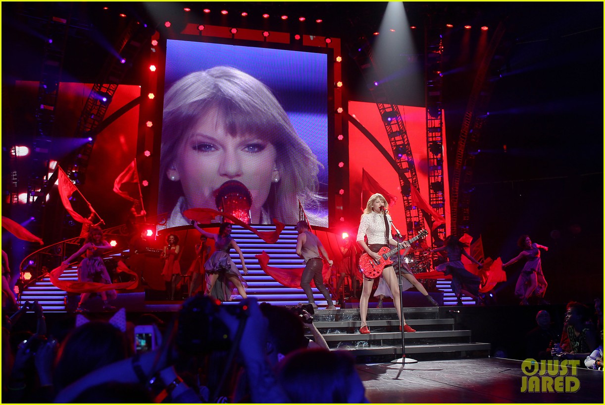 Full Sized Photo of taylor swift drive by train red tour video 24 ...