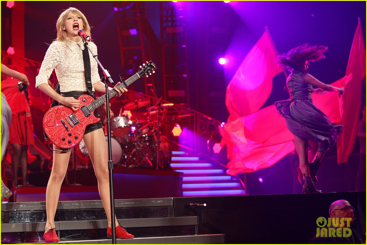 Taylor Swift: Train's 'Drive-By' Live in Concert - Watch Now! | Photo ...