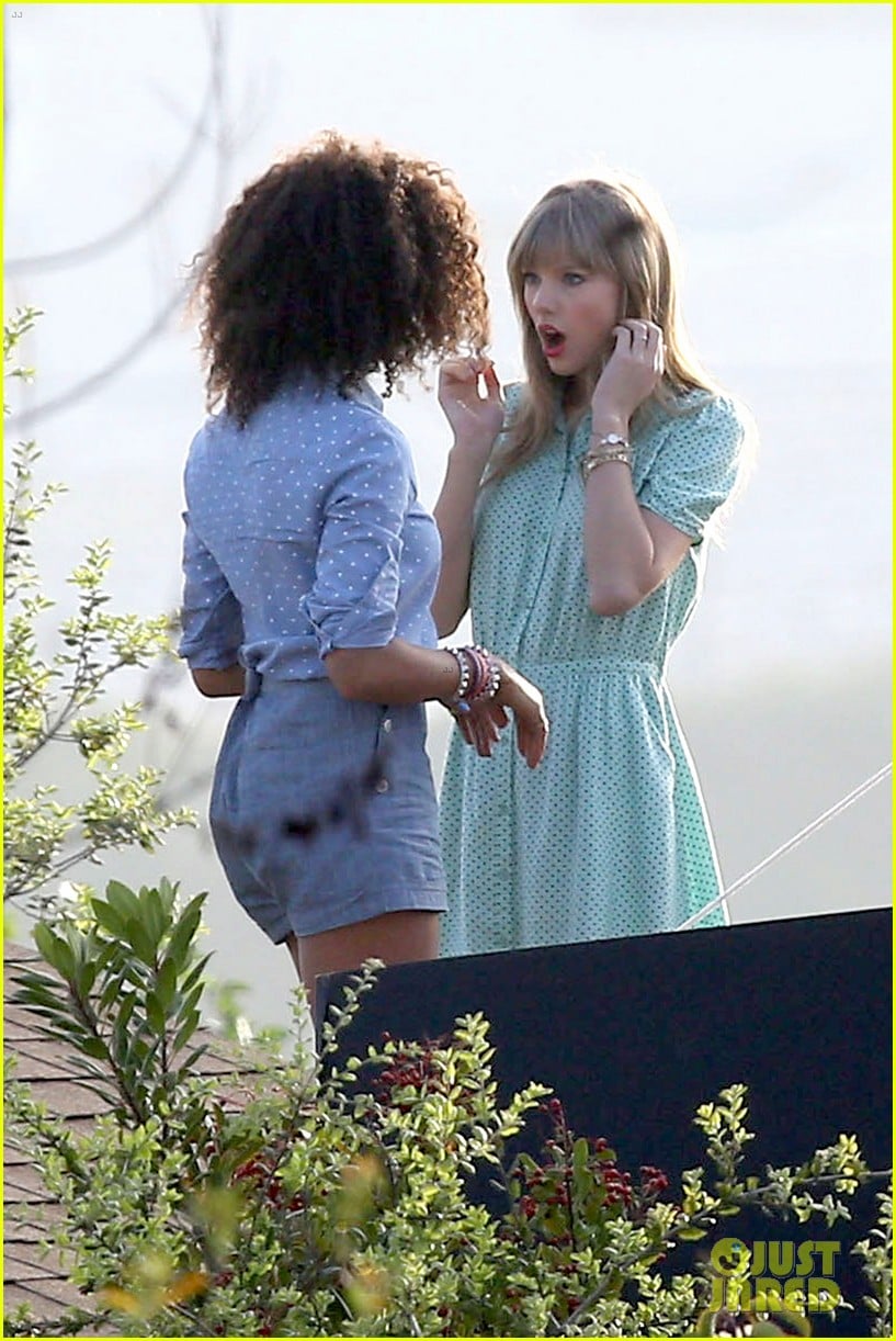 Taylor Swift: Rooftop Photoshoot Fun! | Photo 546039 - Photo Gallery ...