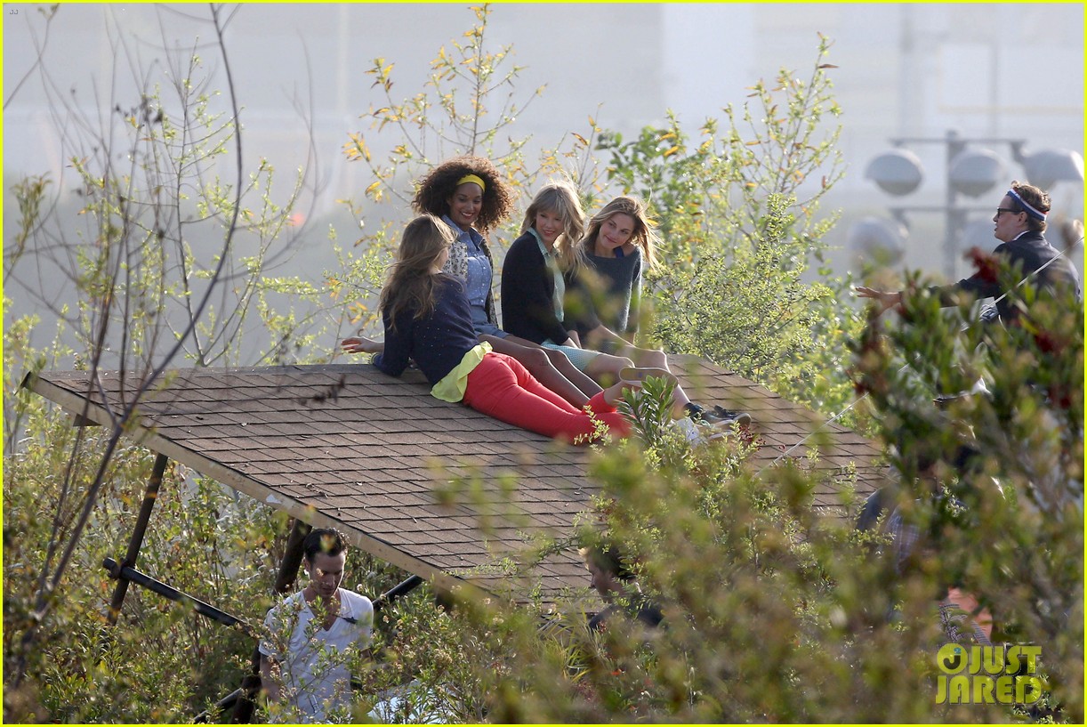 Taylor Swift: Rooftop Photoshoot Fun! | Photo 546041 - Photo Gallery ...