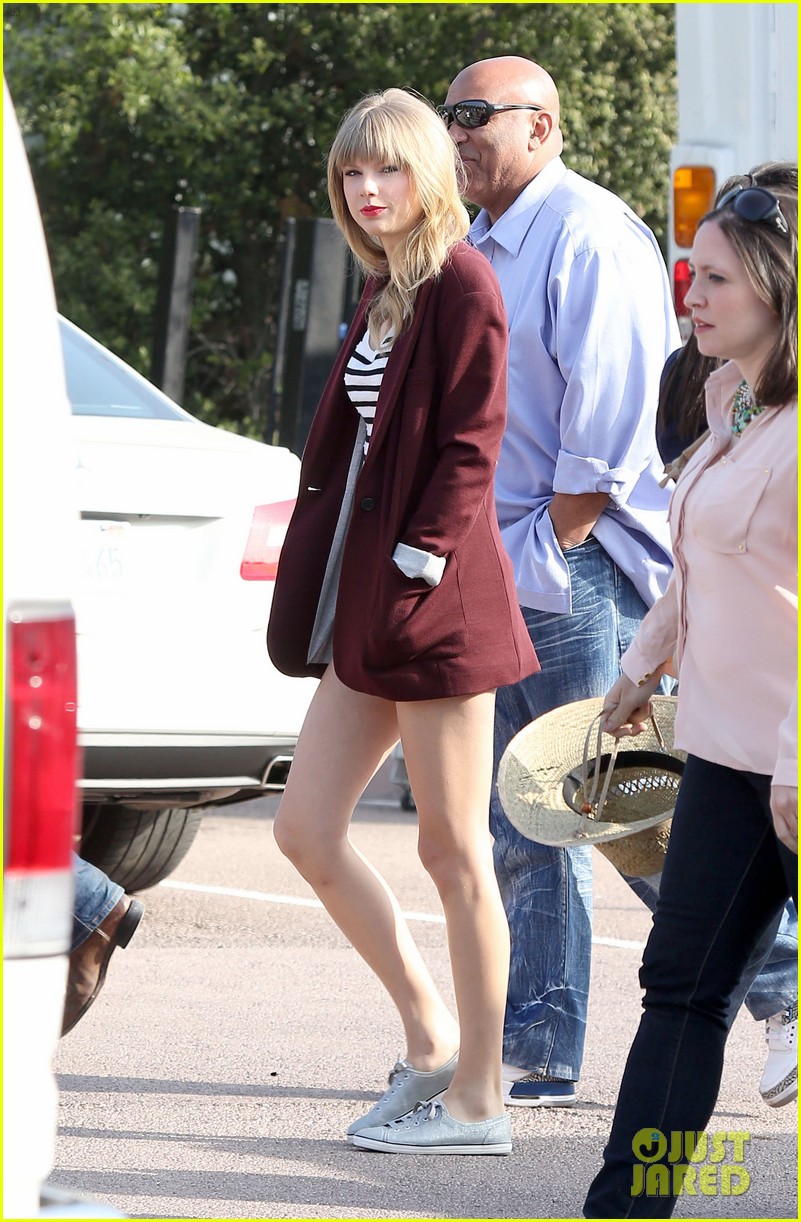 Taylor Swift: Rooftop Photoshoot Fun! | Photo 546043 - Photo Gallery ...