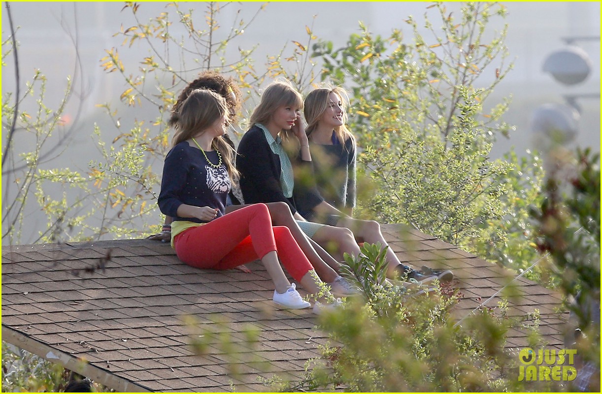 Taylor Swift: Rooftop Photoshoot Fun! | Photo 546054 - Photo Gallery ...