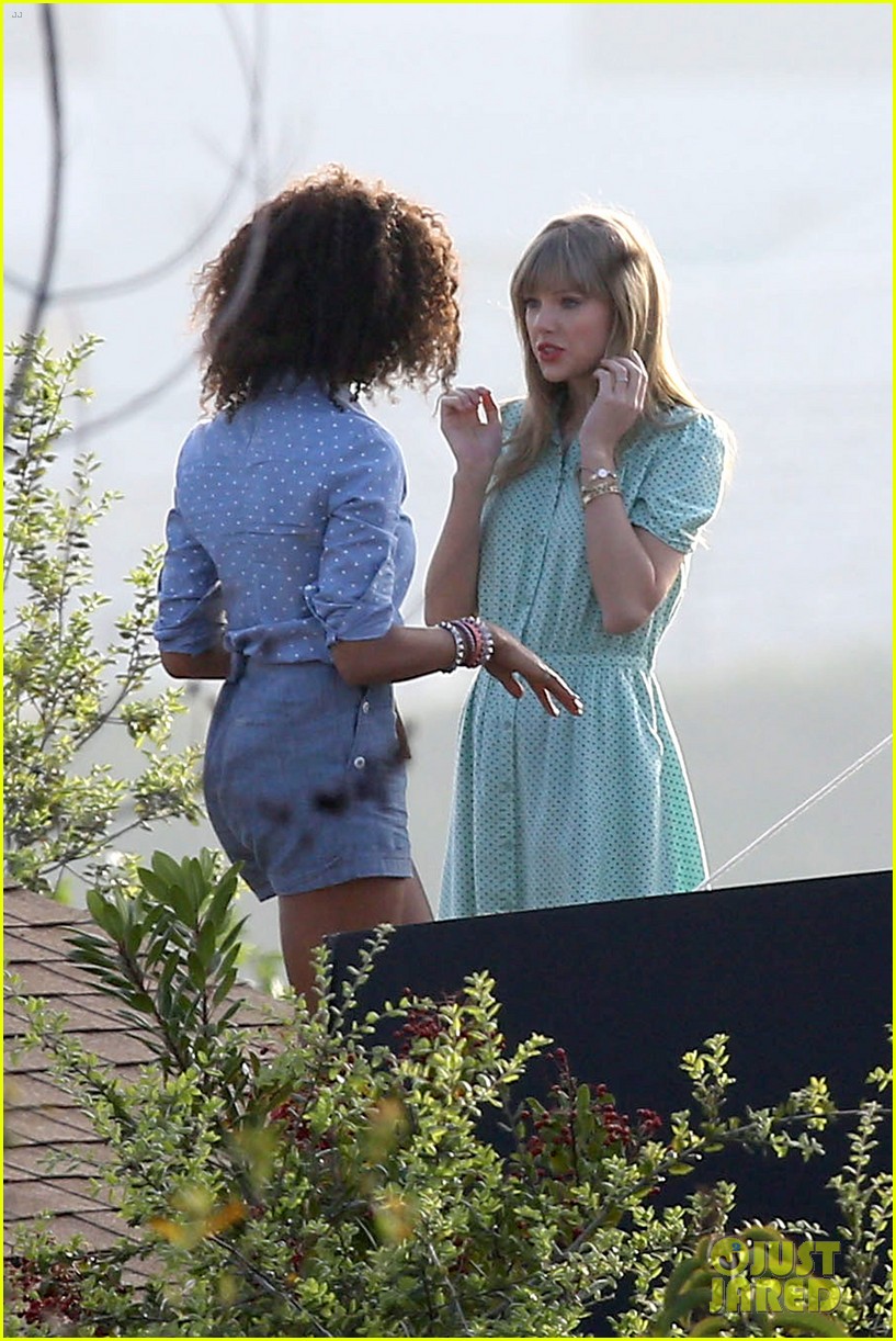 Full Sized Photo of taylor swift rooftop photoshoot fun 31 | Taylor ...