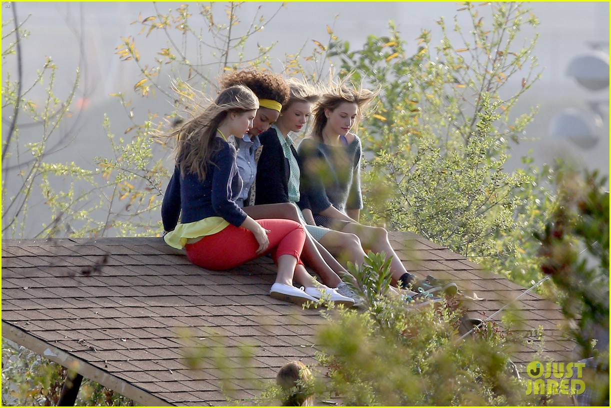 Taylor Swift: Rooftop Photoshoot Fun! | Photo 546067 - Photo Gallery ...