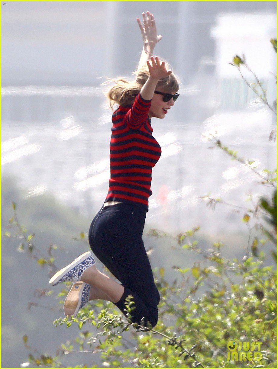 Taylor Swift: Trampoline Fun! | Photo 545850 - Photo Gallery | Just ...