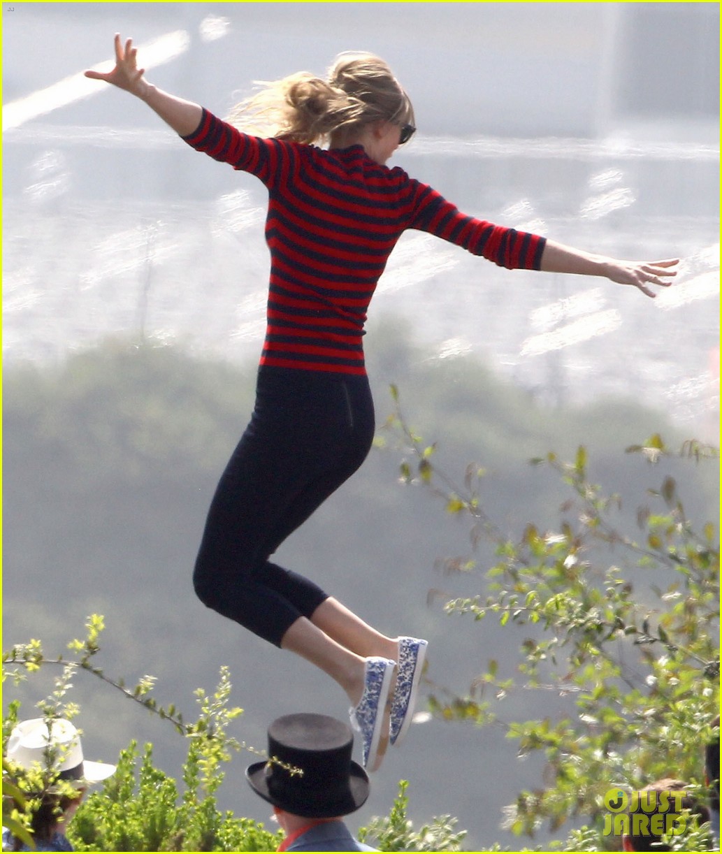 Taylor Swift: Trampoline Fun! | Photo 545853 - Photo Gallery | Just ...