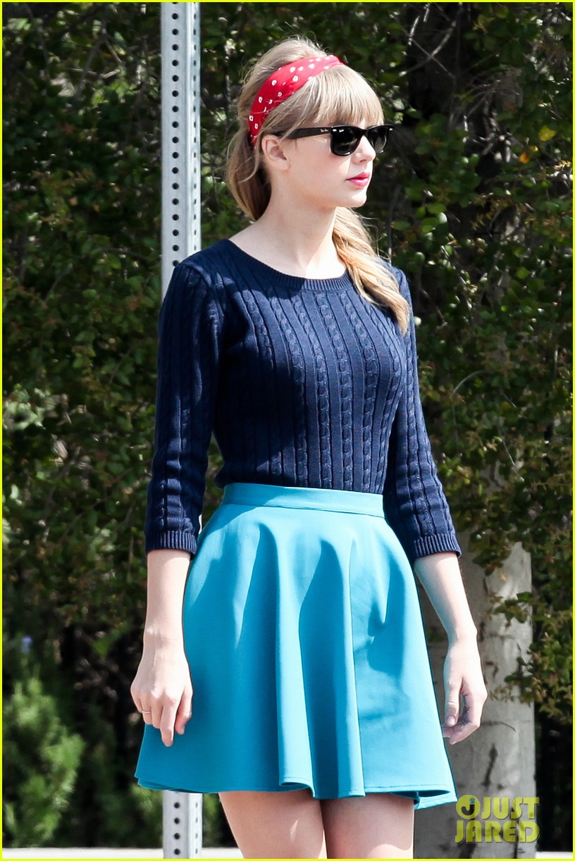 Taylor Swift: Trampoline Fun! | Photo 545862 - Photo Gallery | Just ...