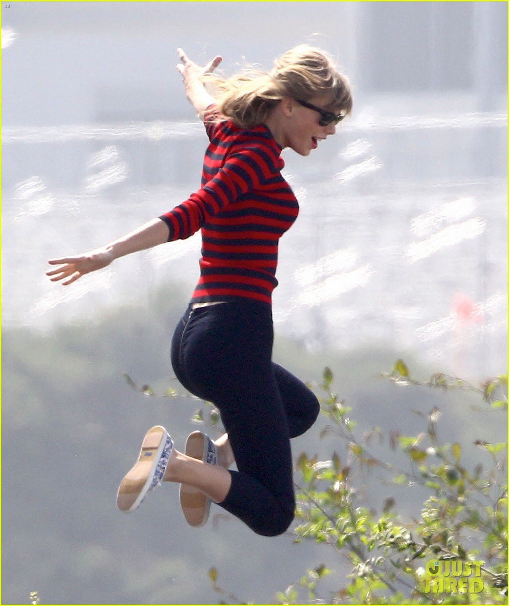 Taylor Swift: Trampoline Fun! | Photo 545874 - Photo Gallery | Just ...