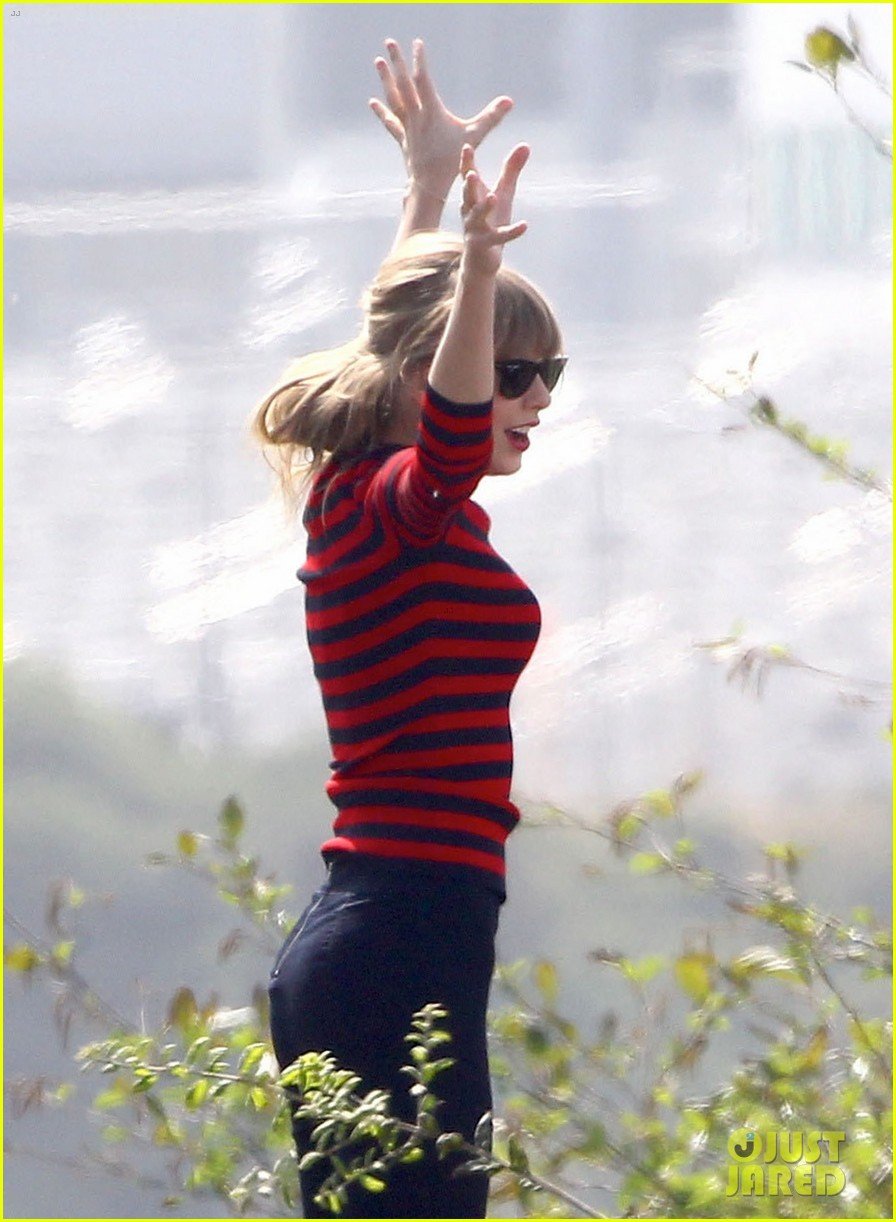 Taylor Swift: Trampoline Fun! | Photo 545876 - Photo Gallery | Just ...