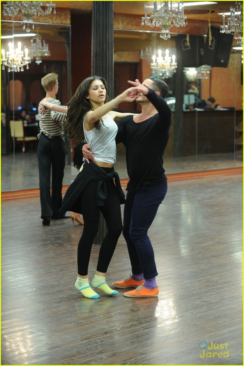 Zendaya & Val Chmerkovskiy: 'Dancing' Practice in NYC! | Photo 545640 ...