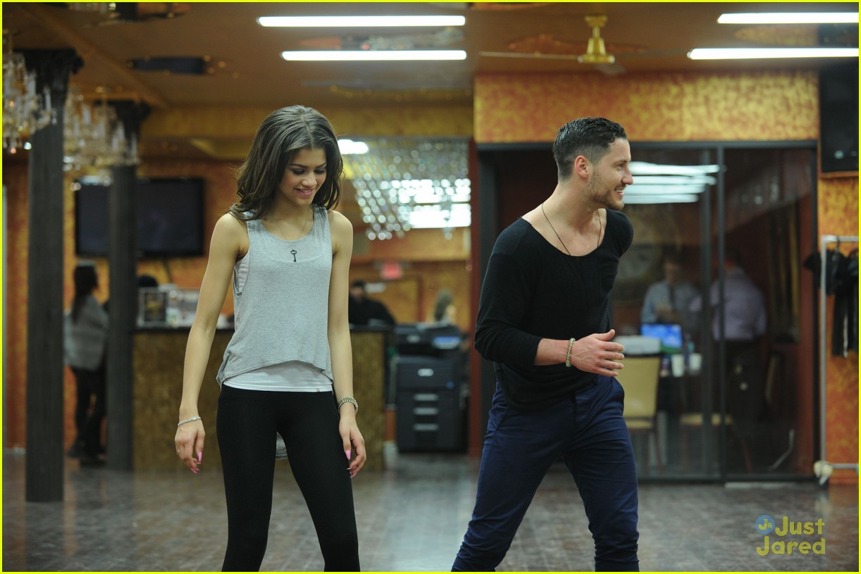 Zendaya & Val Chmerkovskiy: 'Dancing' Practice in NYC! | Photo 545651 ...