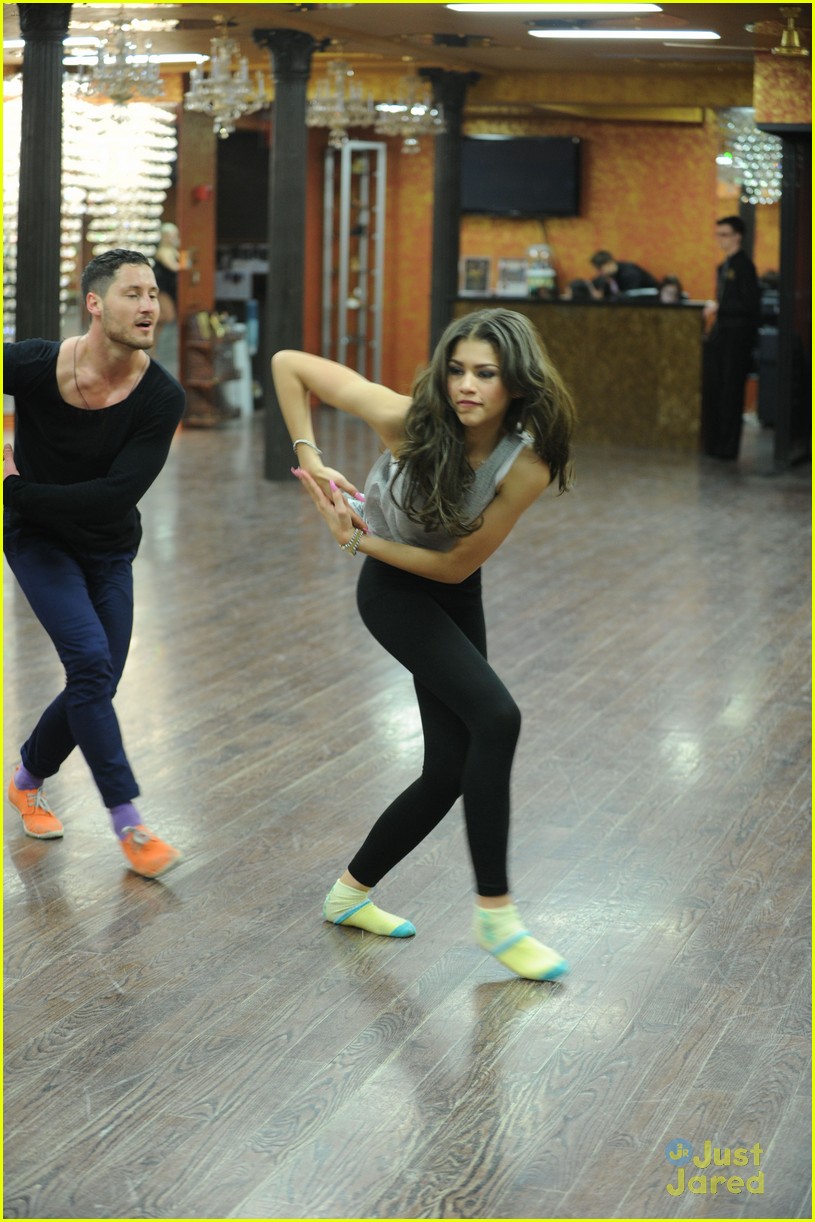 Zendaya & Val Chmerkovskiy: 'Dancing' Practice in NYC! | Photo 545666 ...