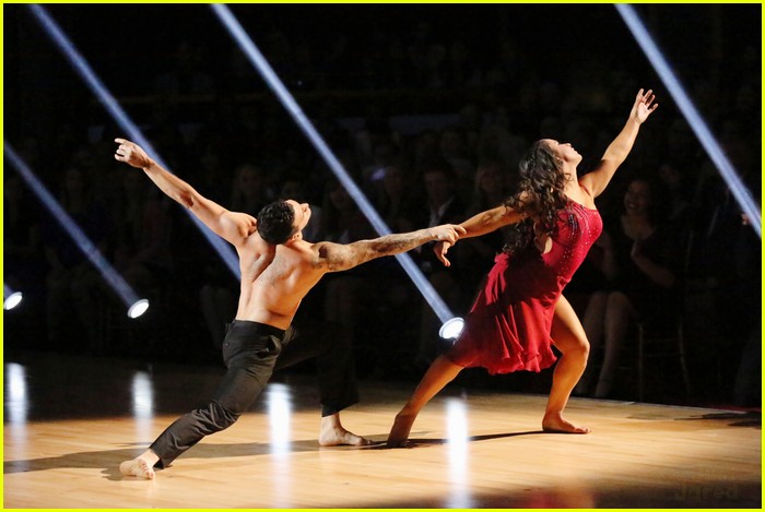 Full Sized Photo of aly raisman zendaya safe week four dwts 08 | Aly ...