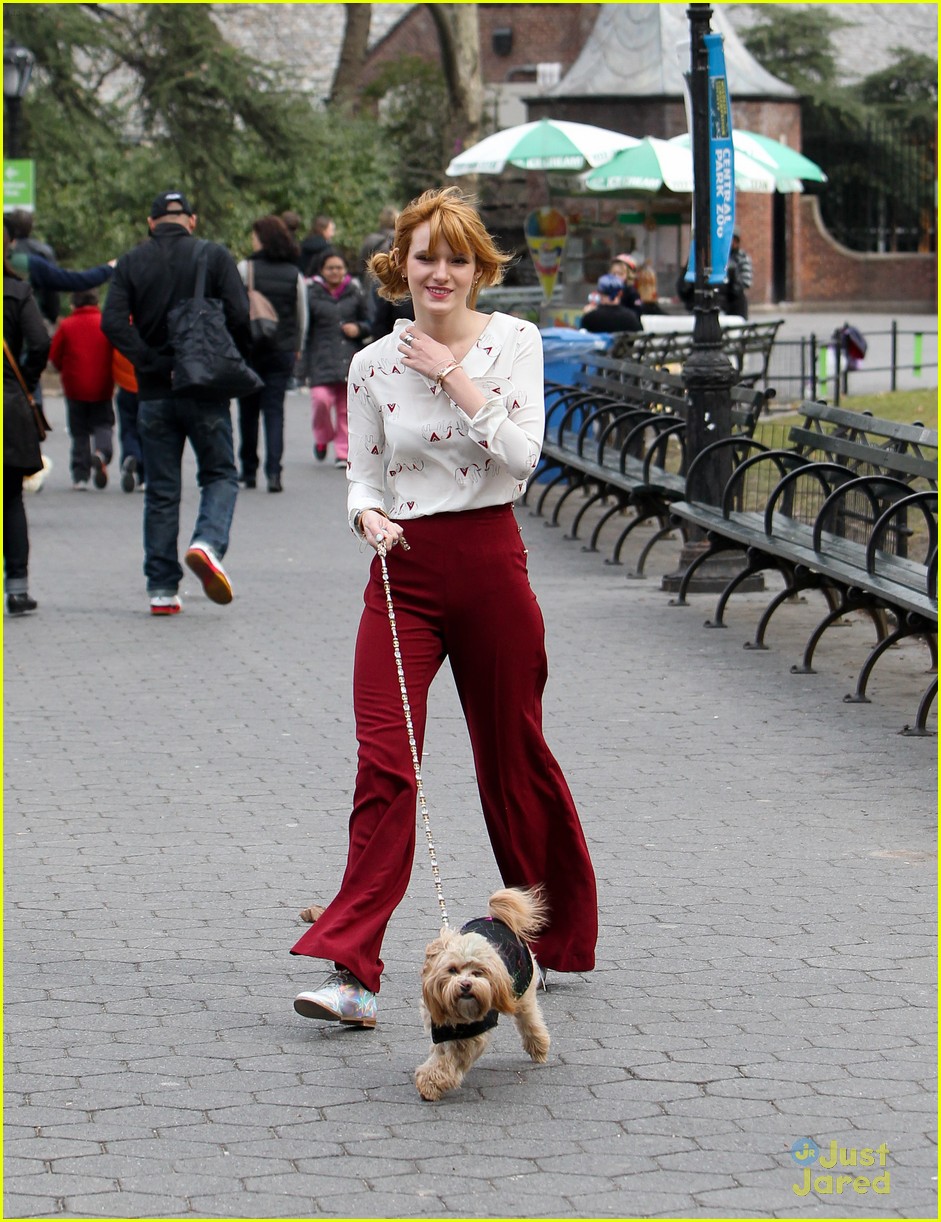 Bella Thorne: Central Park Walk with Kingston | Photo 549470 - Photo ...