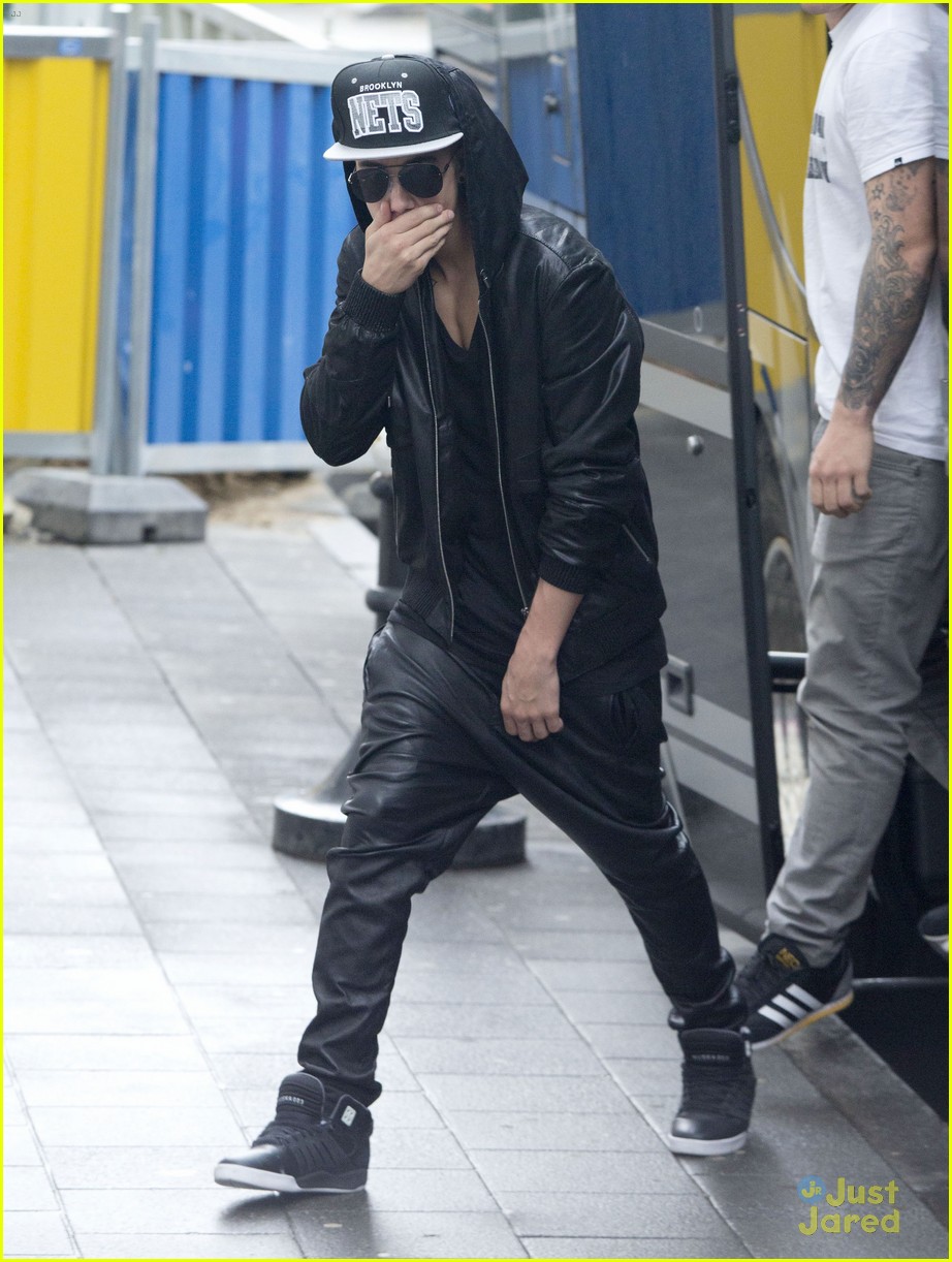 Justin Bieber: Sick Before Belgium Show | Photo 551770 - Photo Gallery ...