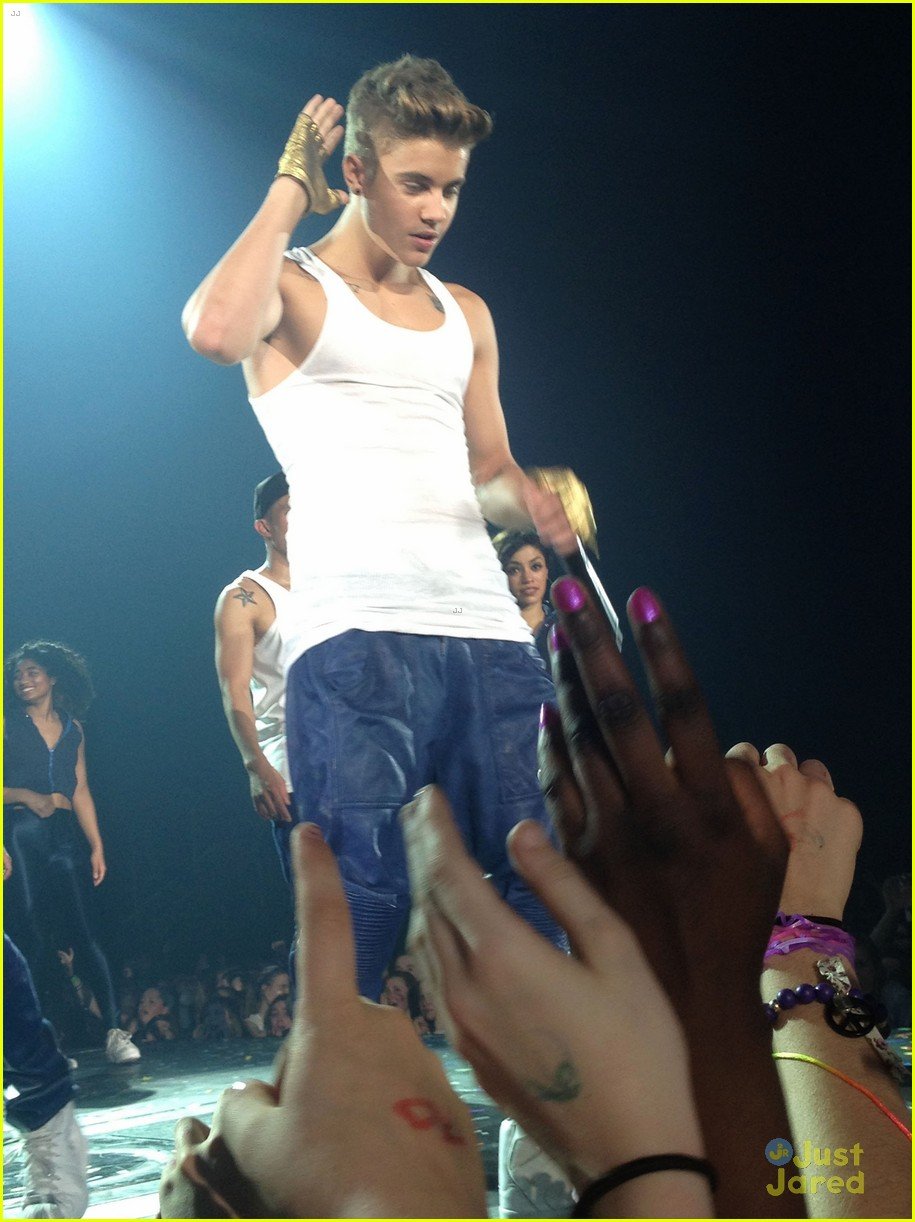 Justin Bieber: Sick Before Belgium Show | Photo 551772 - Photo Gallery ...