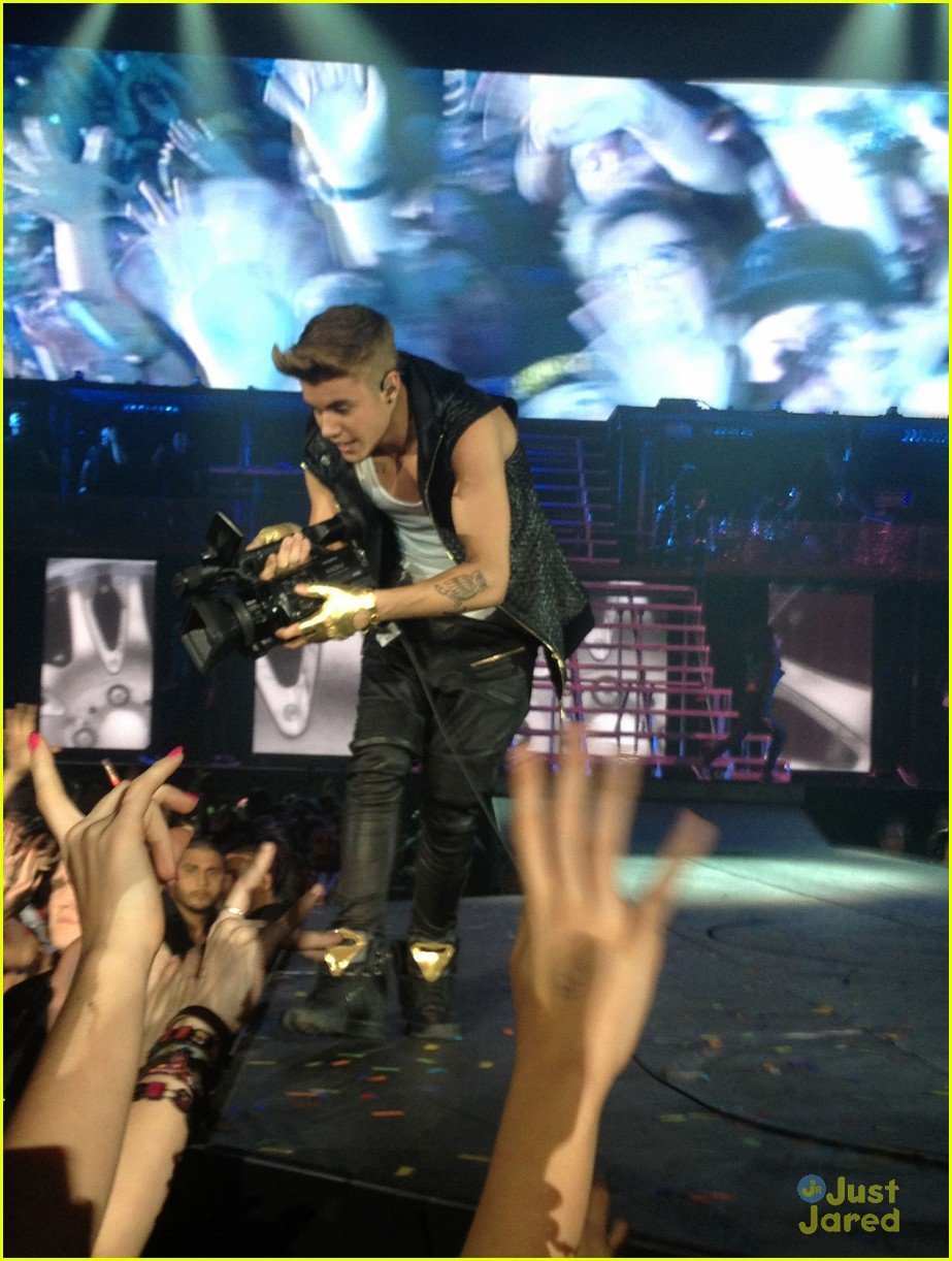Justin Bieber: Sick Before Belgium Show | Photo 551785 - Photo Gallery ...