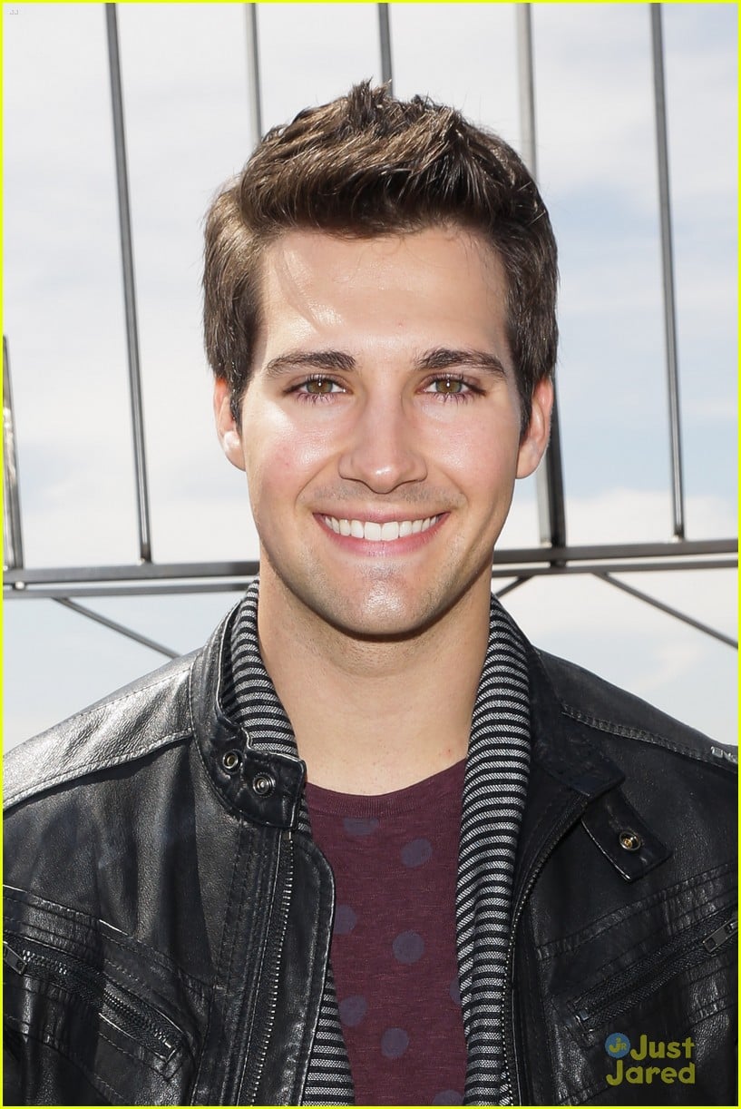 Kendall Schmidt & James Maslow: On Top Of The Empire State Building ...