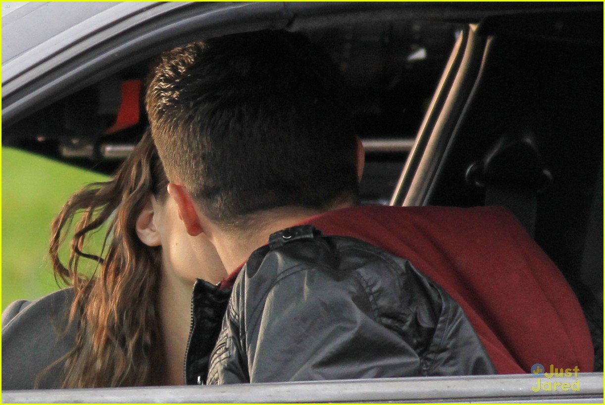 Colton Haynes: Camera in the Car on 'Arrow' Set | Photo 550418 - Photo ...