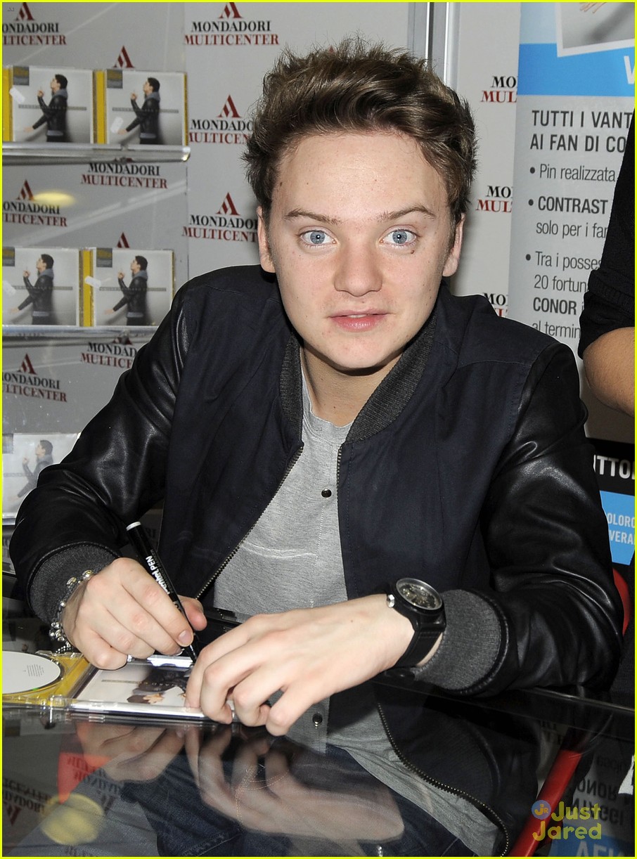Full Sized Photo of conor maynard fan friendly in milan 11 | Conor ...