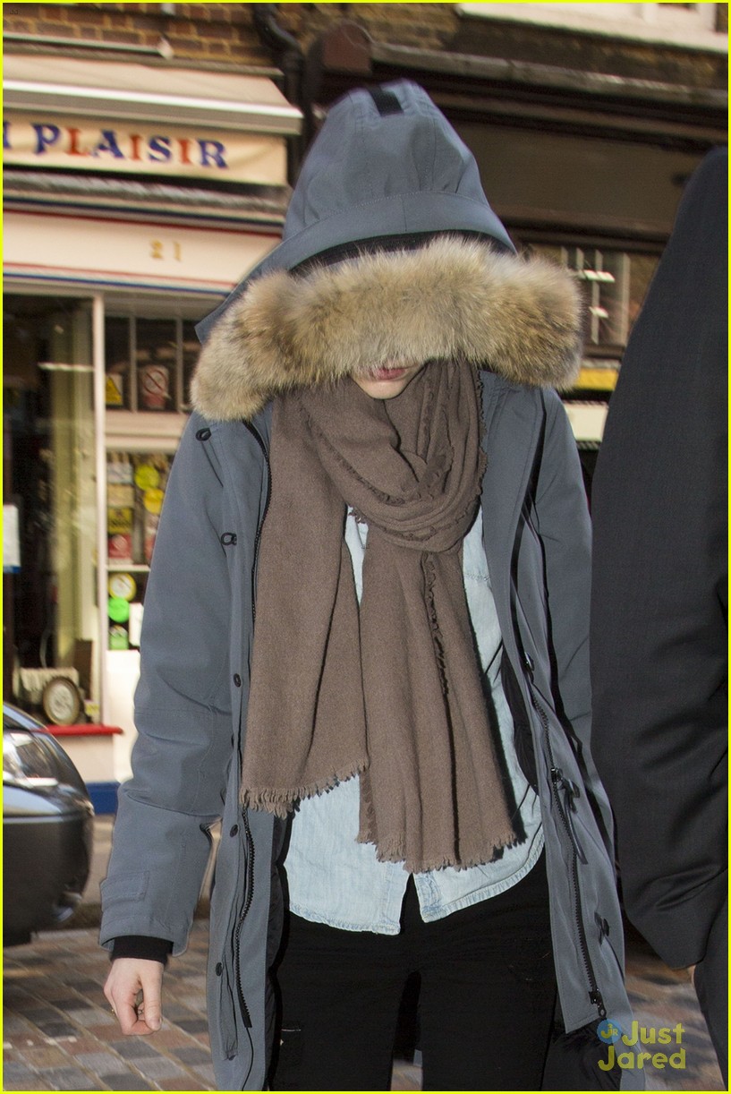 Emma Stone: Lovely in London | Photo 549361 - Photo Gallery | Just ...