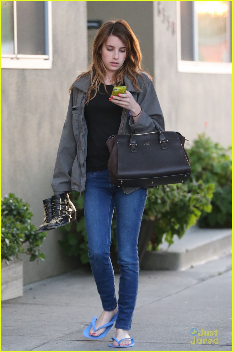 Emma Roberts: Pedicure Pretty | Photo 551413 - Photo Gallery | Just ...