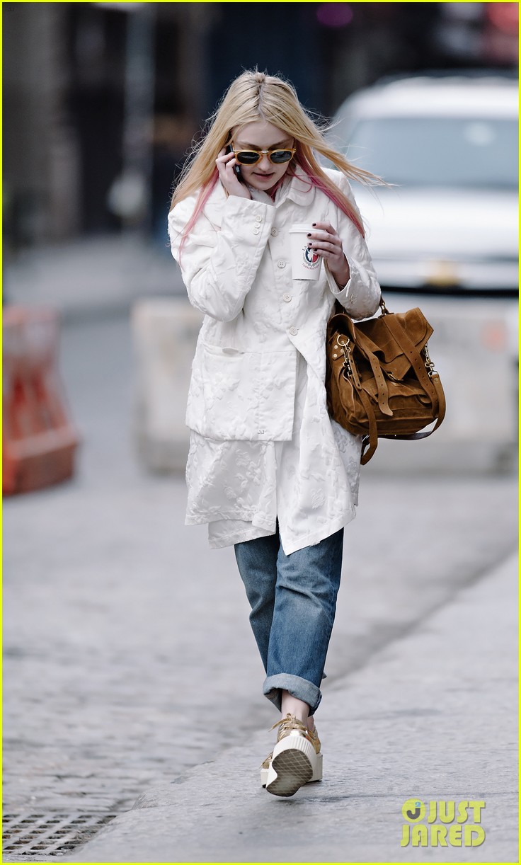Full Sized Photo of dakota fanning pink hair pretty 04 | Dakota Fanning ...