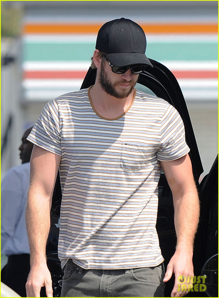 Liam Hemsworth: Gas Station Stop | Photo 550486 - Photo Gallery | Just ...