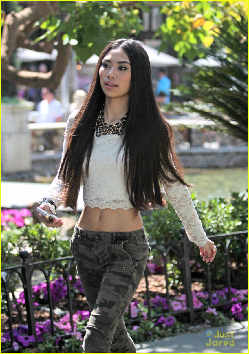 Jessica Sanchez: 'Extra' Performance at the Grove | Photo 557017 ...