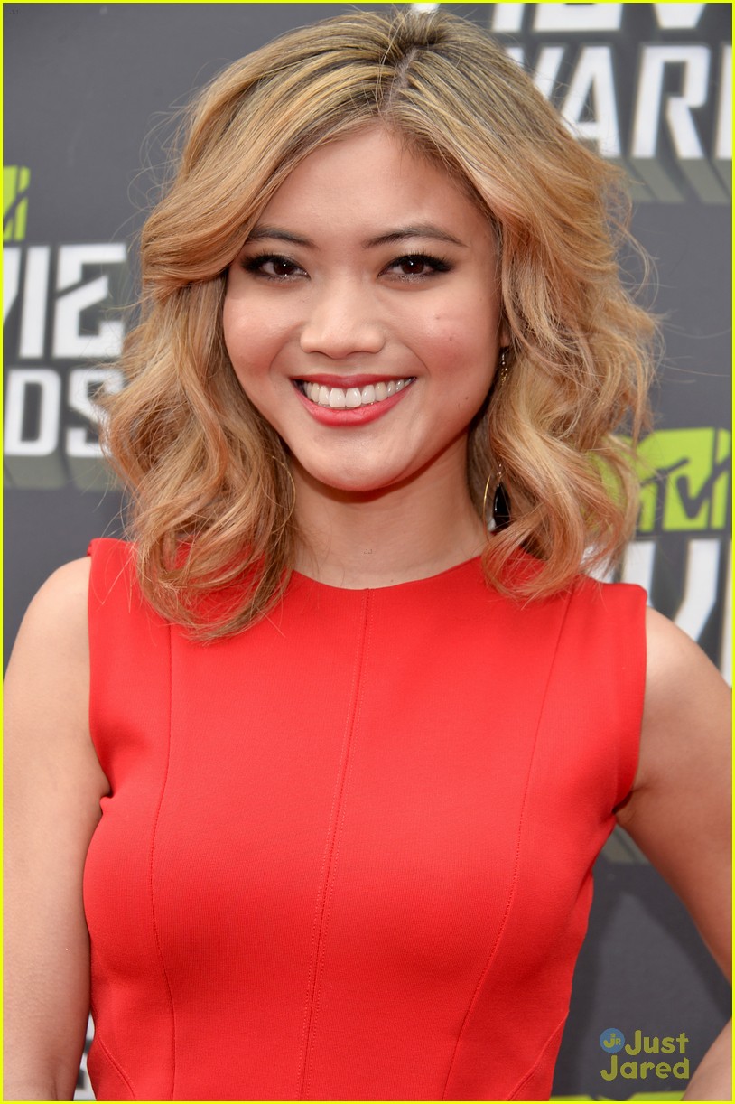 Jillian Rose Reed & Brett Davern -- MTV Movie Awards 2013 | Photo ...