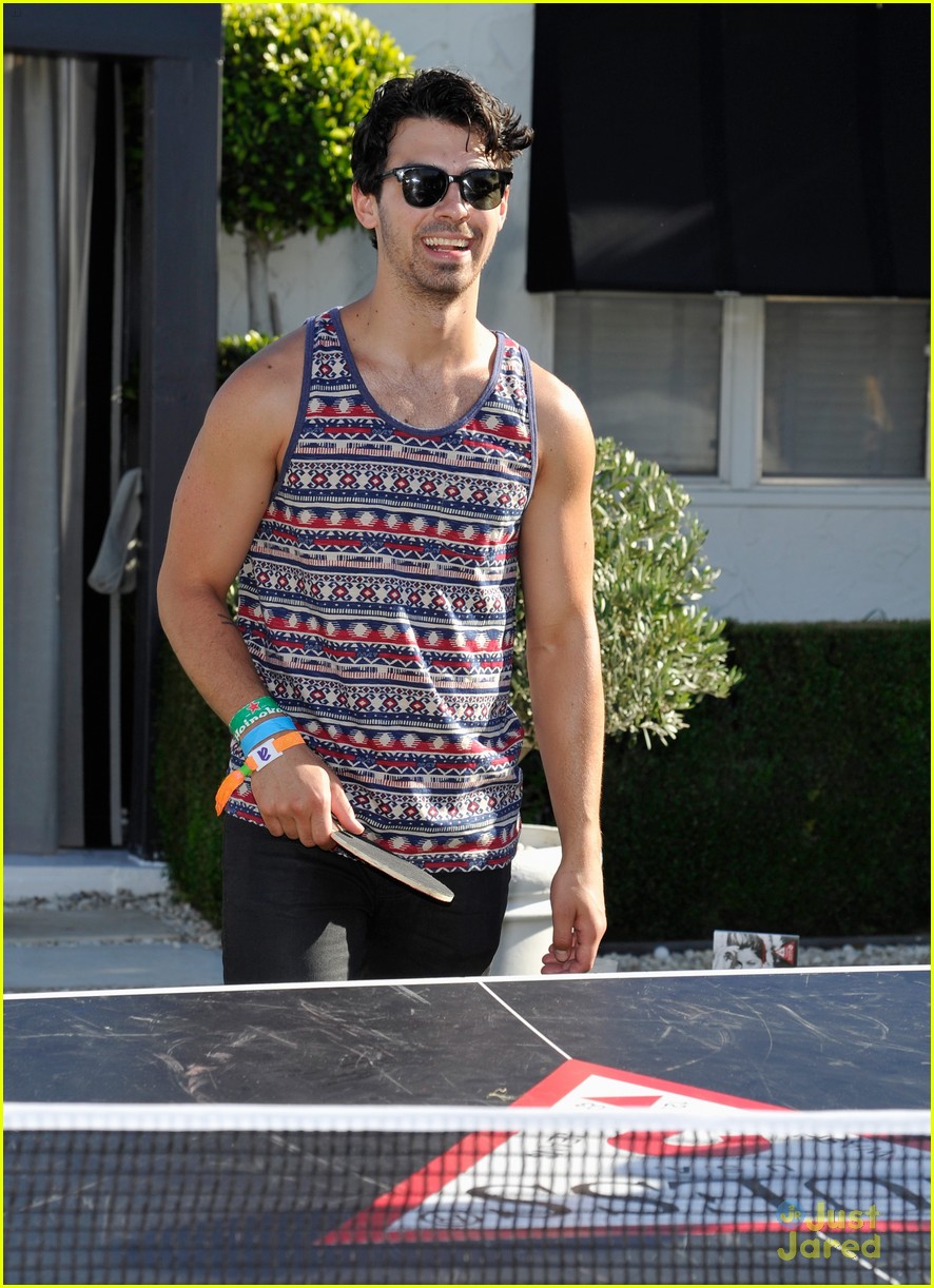 Joe & Nick Jonas: Guess Hotel Pool Party Ping Pong Players | Photo ...