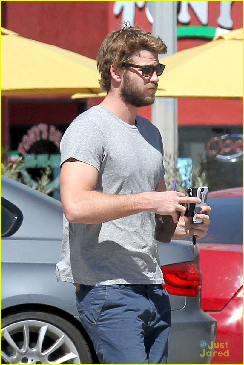 Liam Hemsworth: Coffee Bean Break | Photo 551566 - Photo Gallery | Just ...