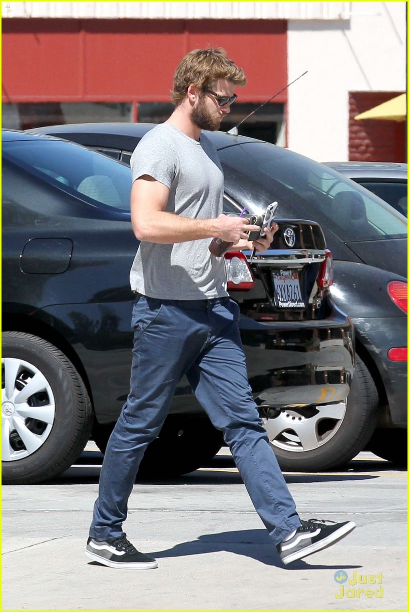 Liam Hemsworth: Coffee Bean Break | Photo 551577 - Photo Gallery | Just ...