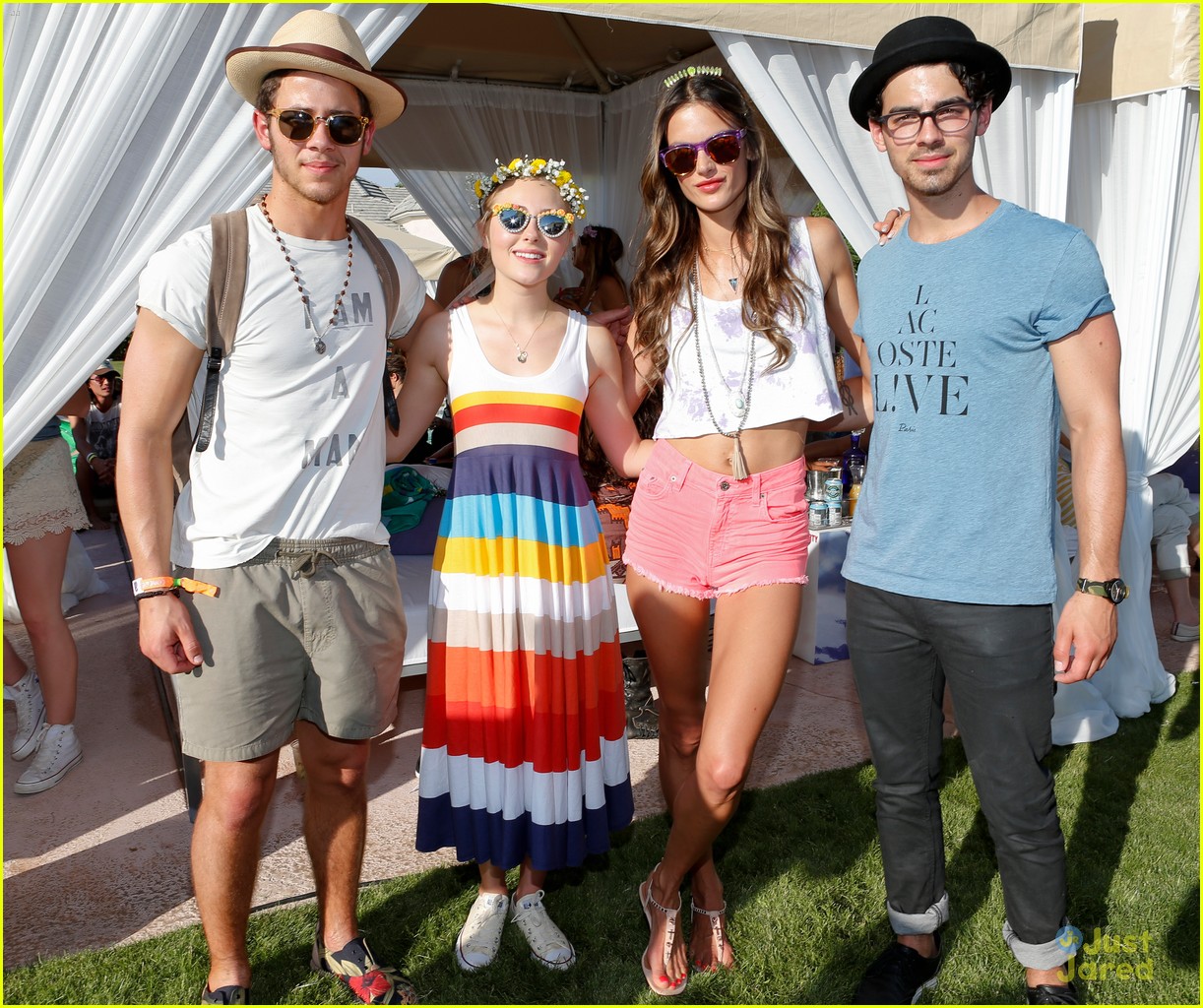 AnnaSophia Robb: Lacoste L!ve Desert Pool Party | Photo 552373 - Photo ...