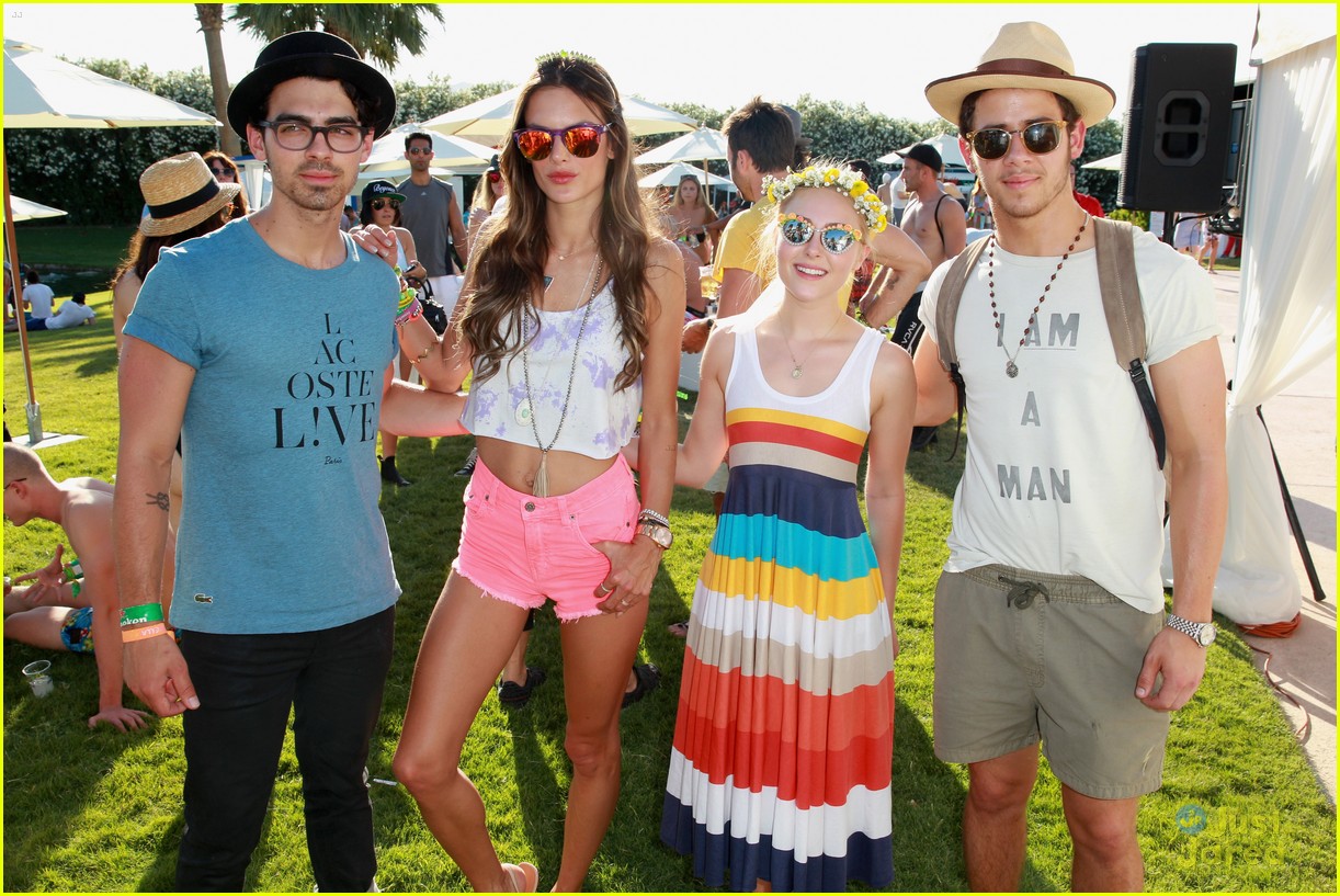 AnnaSophia Robb: Lacoste L!ve Desert Pool Party | Photo 552376 - Photo ...