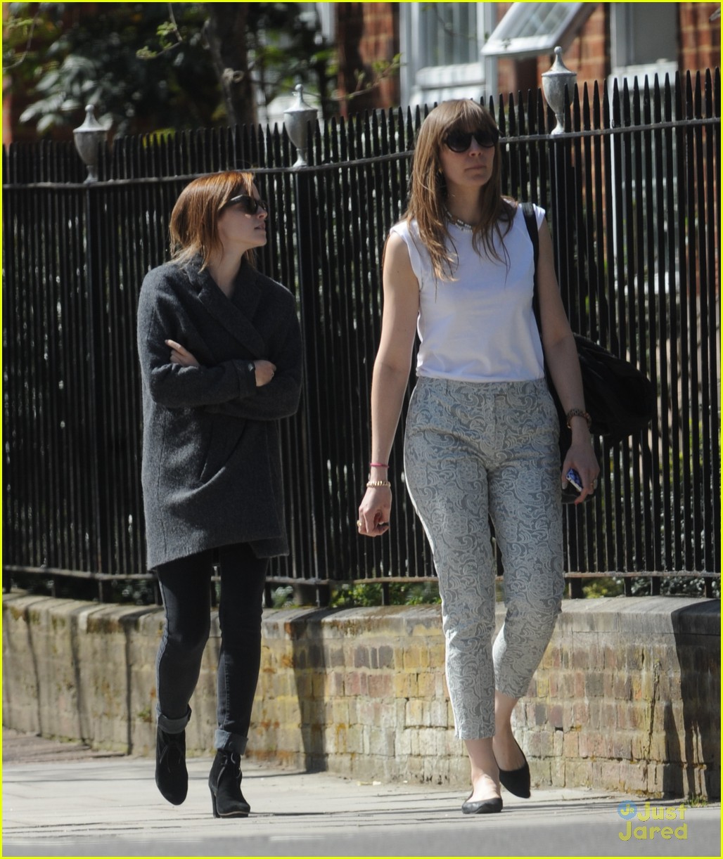 Emma Watson: Sunday Stroll | Photo 556580 - Photo Gallery | Just Jared Jr.