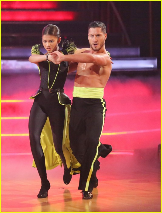 Zendaya & Aly Raisman: Still Safe on 'Dancing With The Stars'! | Photo ...